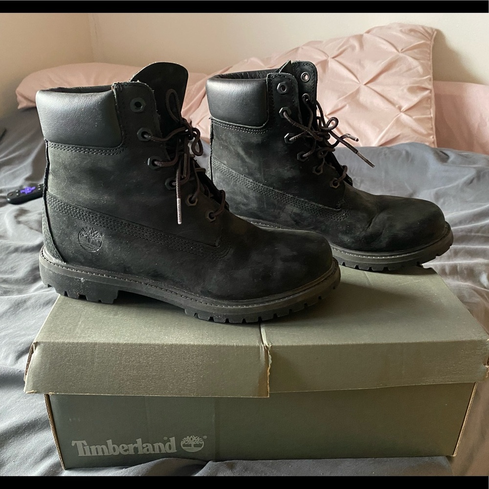 Black Timberlands . - Gem